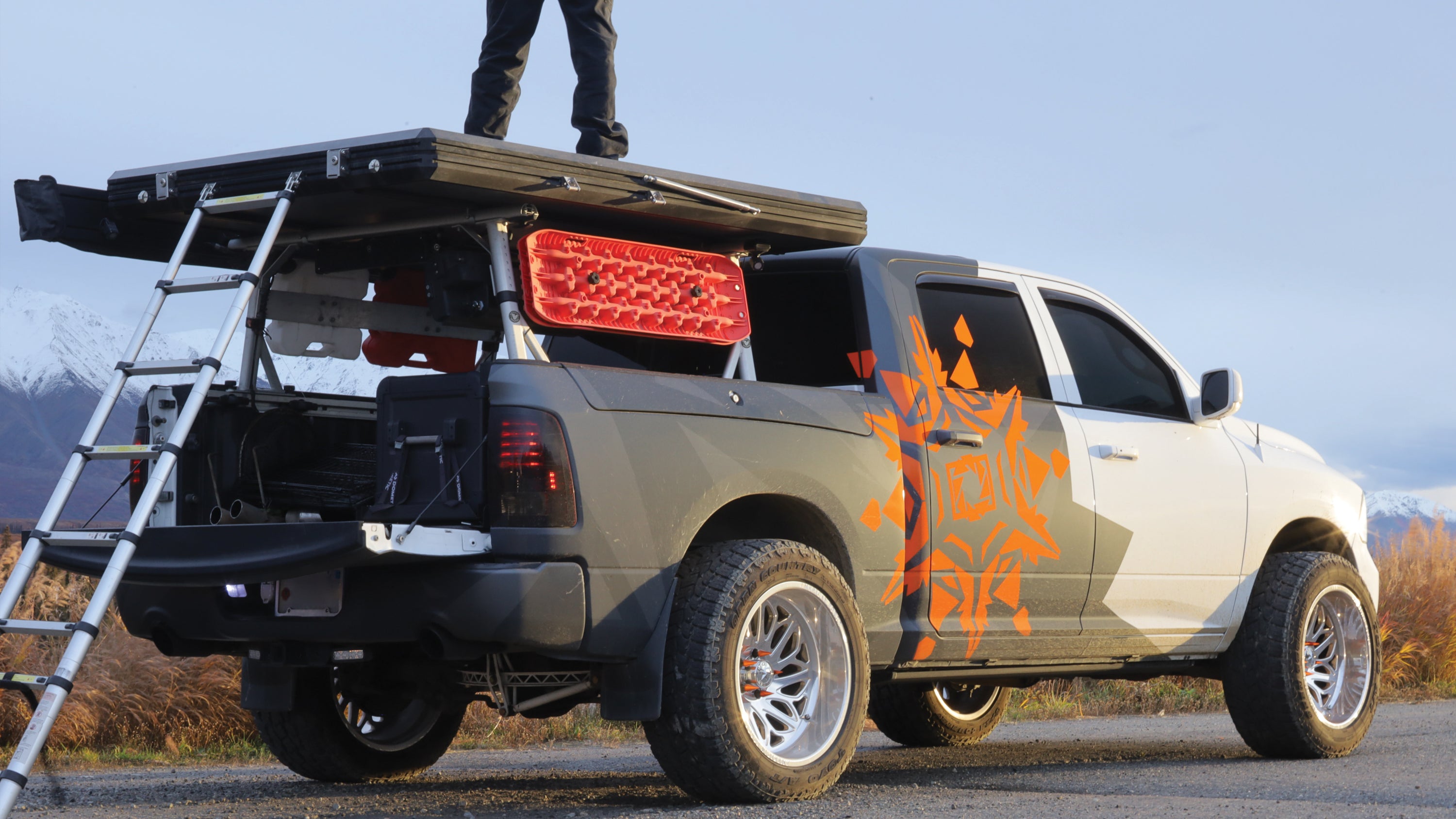 Vantech 2-Bar White Steel 42"- 46" (W) Universal Pickup Topper/Cap Lad ...